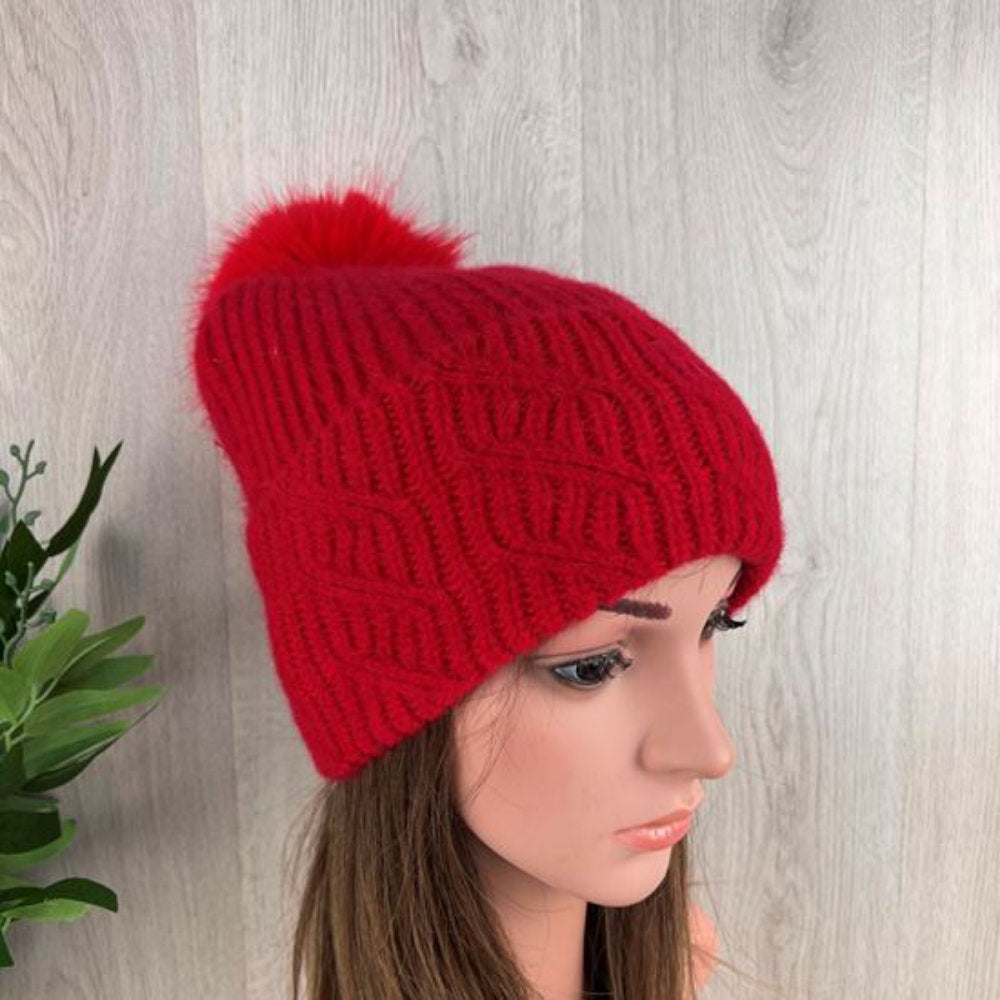 Reevo M5073 Red Hat – Tania Dolores
